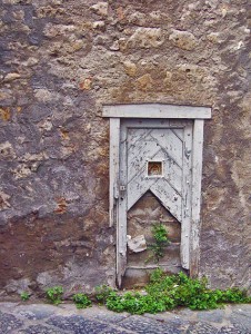 20 amazing and otherworldly doors in Italy
